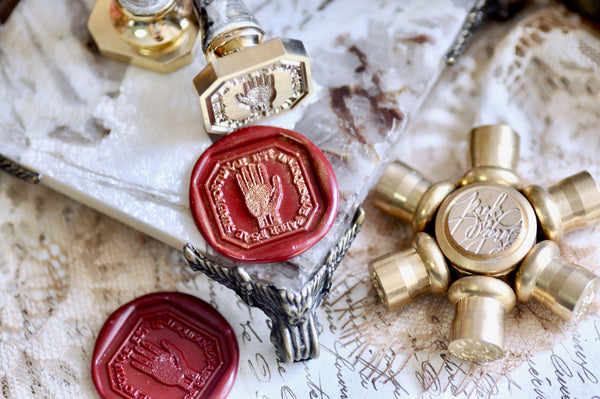 Palm of Hand Latin Motto Antique Style Wax Seal Stamp | Backtozero B20