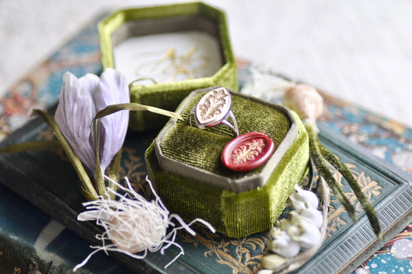 Iris Retro Flower 925 Silver Signet Wax Seal Intaglio Ring | Backtozero